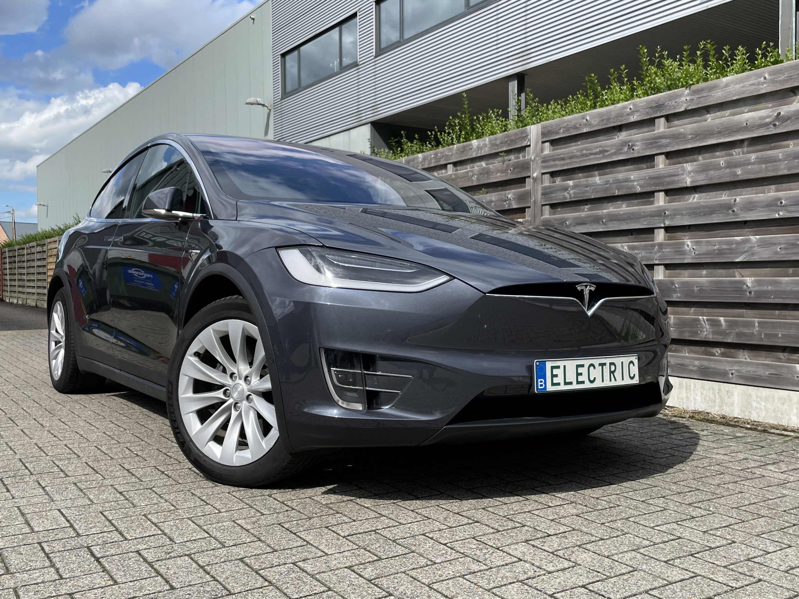 Model X90D free supercharging – Electric Garage