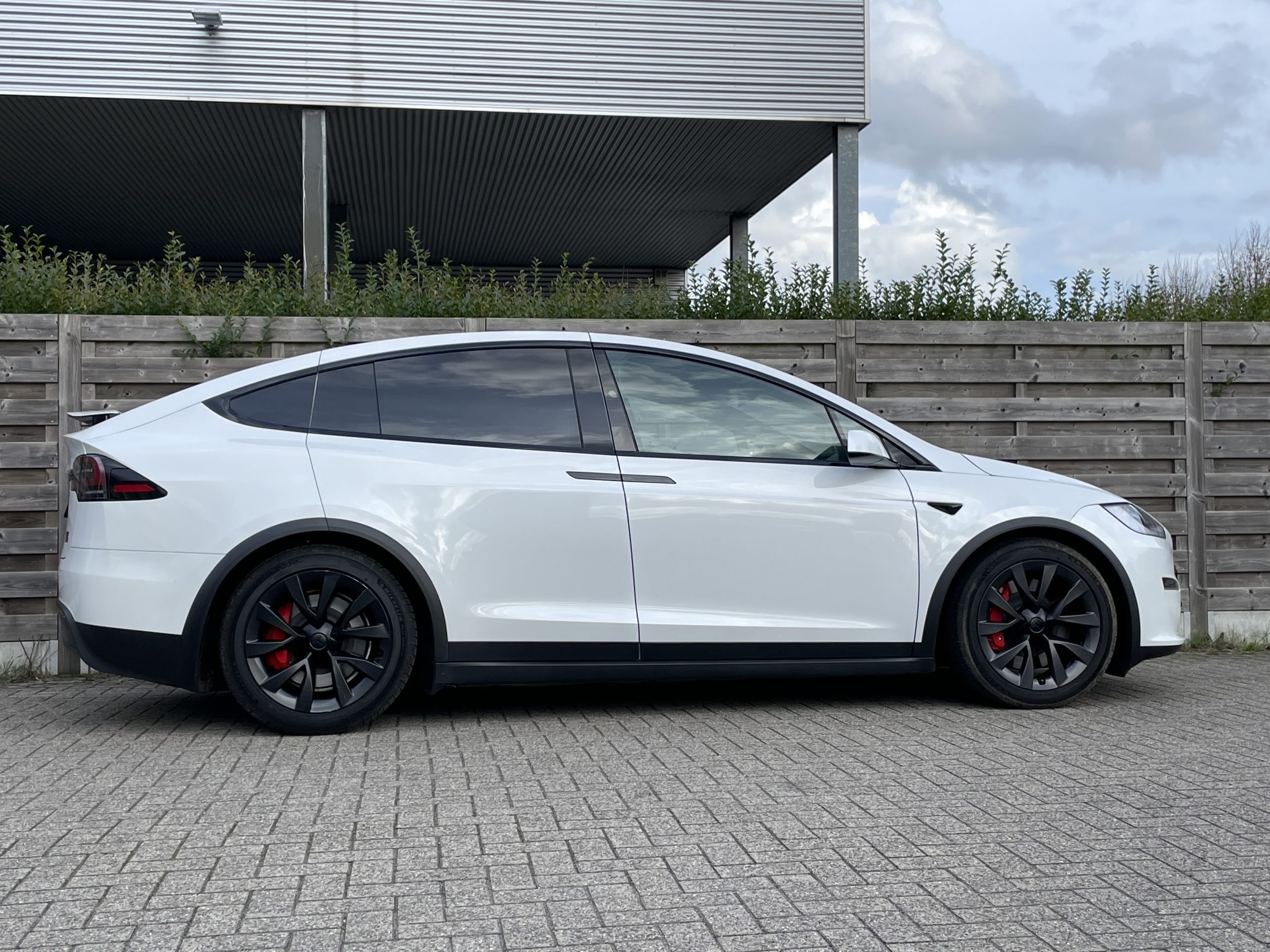Model X Plaid – Electric Garage