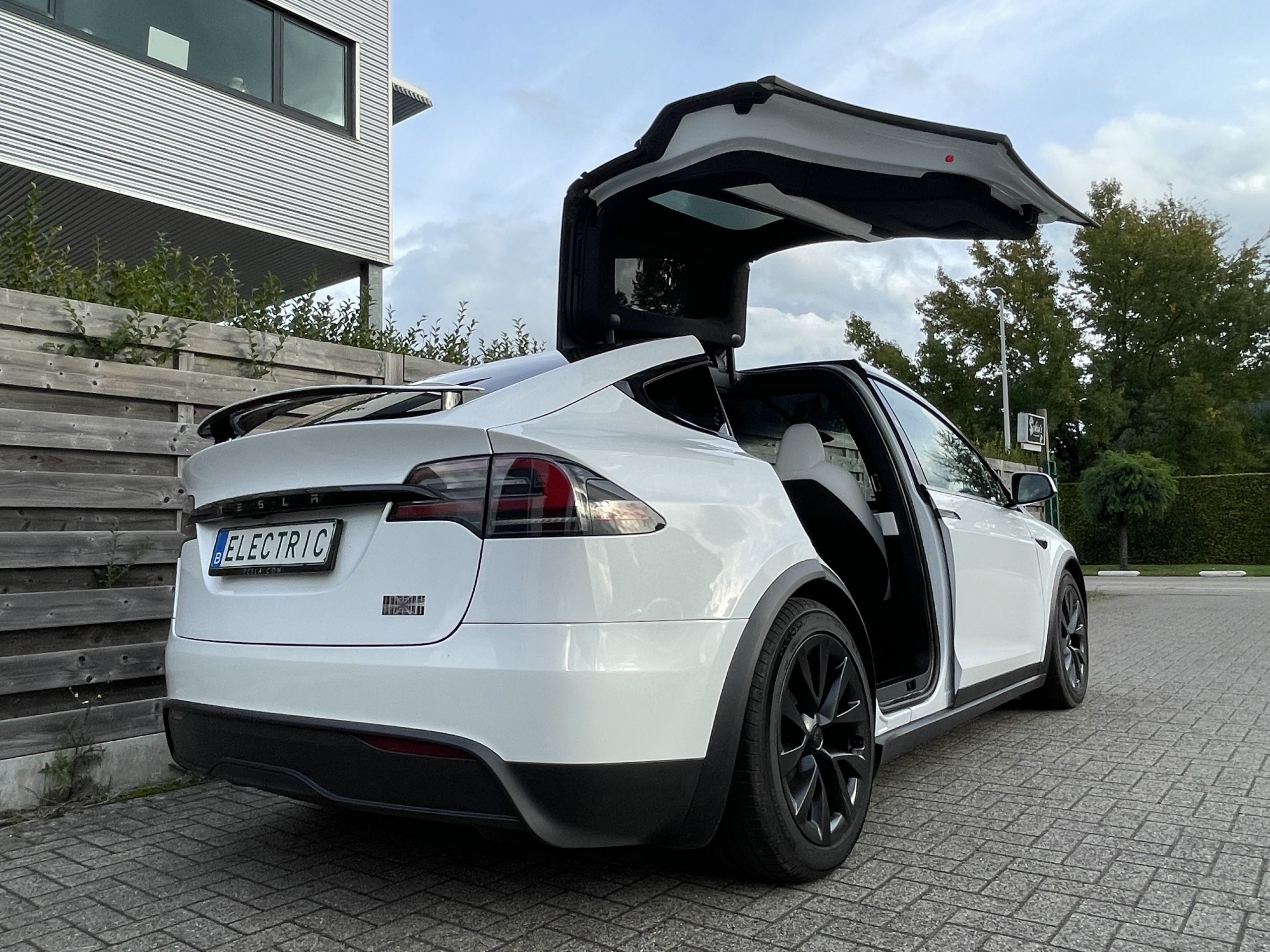 Model X Plaid – Electric Garage