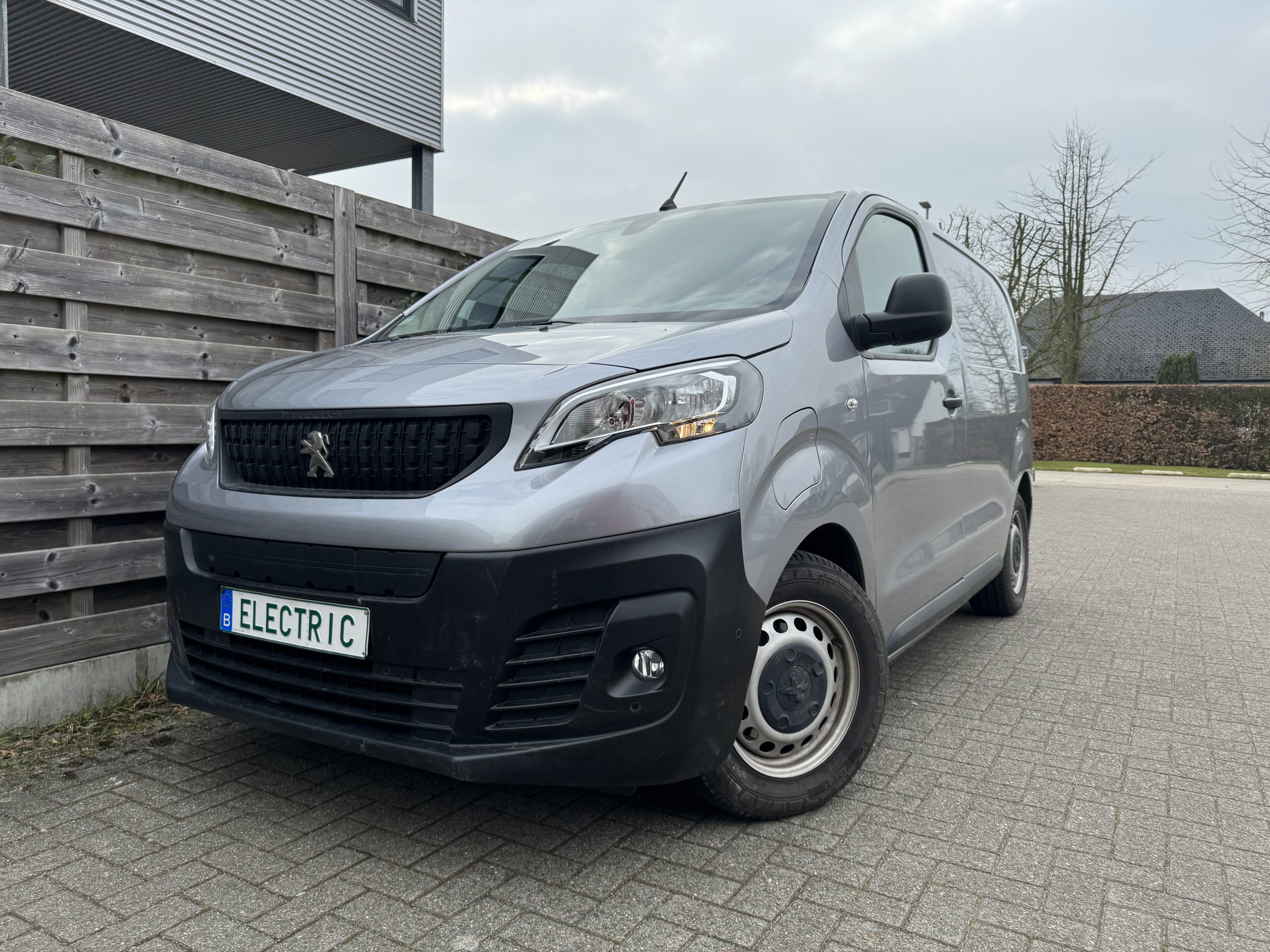 Peugeot eExpert 50 kW *16995 netto* – Electric Garage